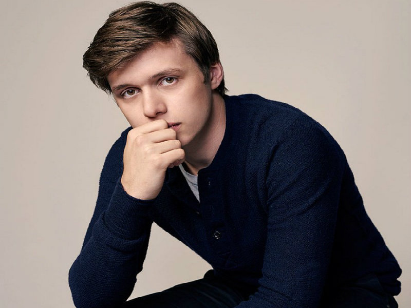 Intervista a Nick Robinson, protagonista di "Noi siamo tutto"